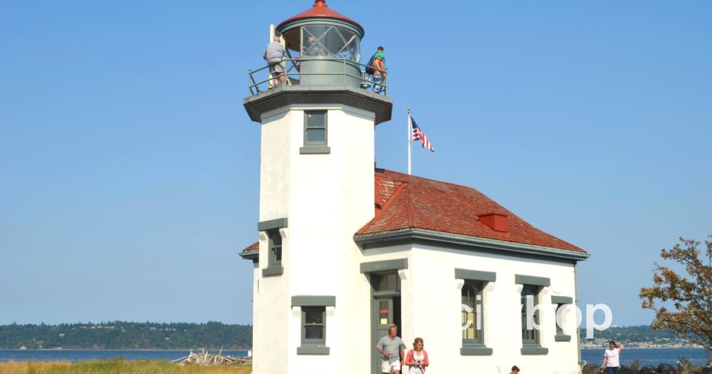 5 BEST Things to Do at Point Robinson Lighthouse